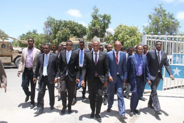 Wasiir ka tirsan DF Somalia oo mooshin laga gudbiyey Wasiir ka tirsan DF Somalia oo mooshin laga gudbiyey