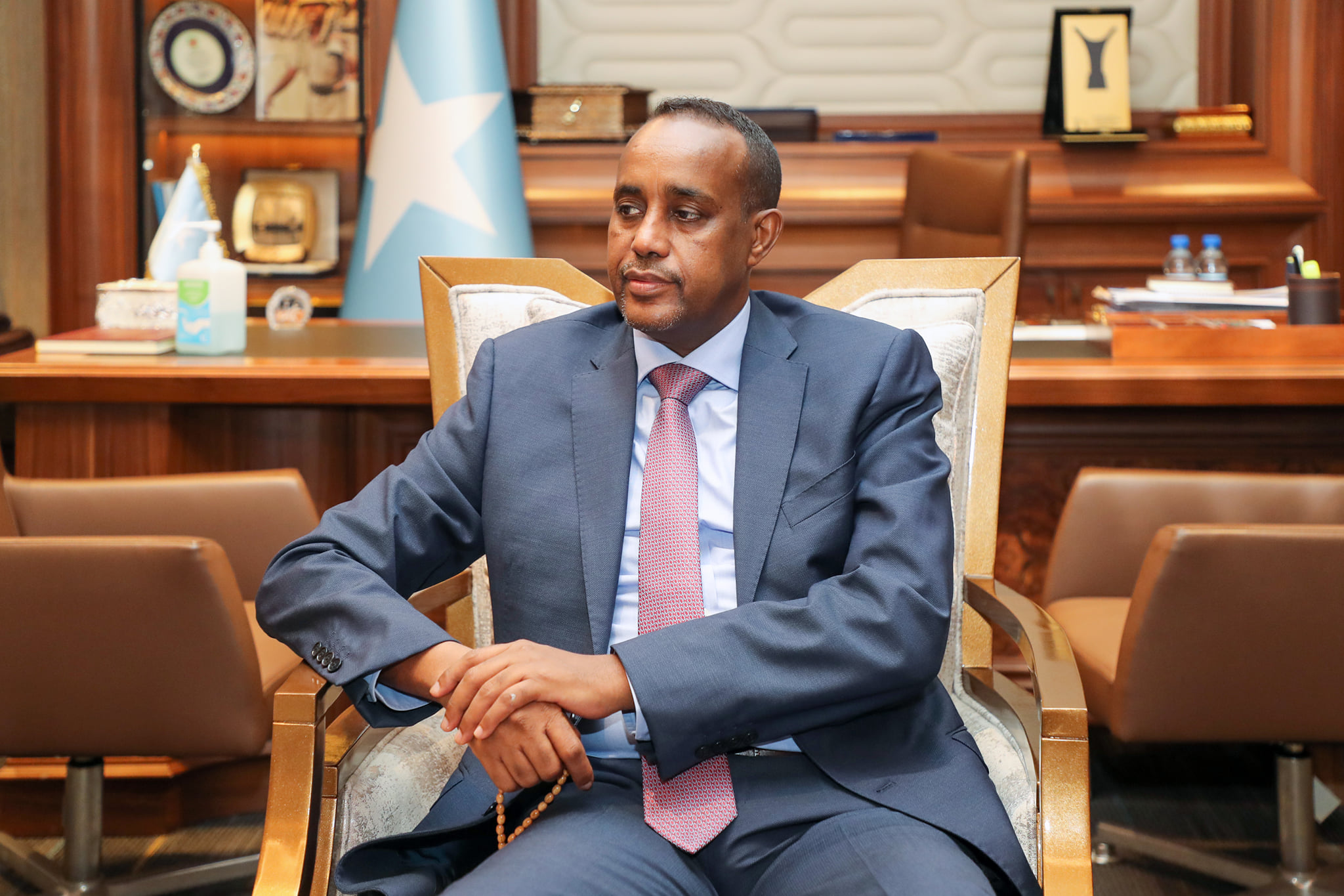 Xog: Roobel oo cadaadis laba dhinac ah lagu saarayo inuu isku sharxo ...