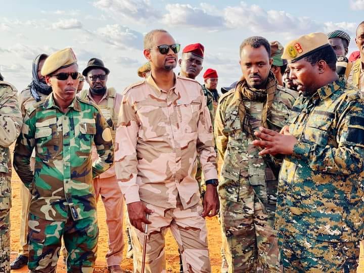 Sawirro: Wasiirka difaaca iyo taliyaha xoogga oo maanta ku biiray ...