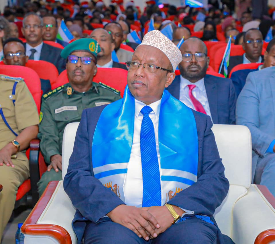Cabdirisaaq Khaliif oo ku dhowaaqay go'aan culus oo la xiriira dagaalka ... Cabdirisaaq Khaliif oo ku dhowaaqay go'aan culus oo la xiriira dagaalka ...