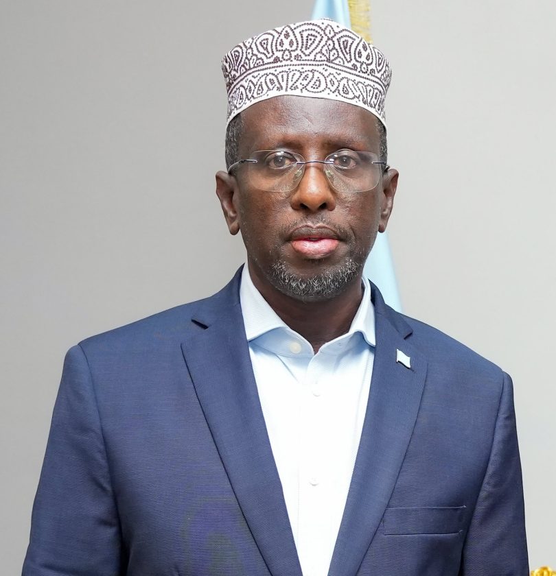 Daawo: Sheekh Shariif oo shaaciyey arrin DF diiday in ay u ogolaato oo ...