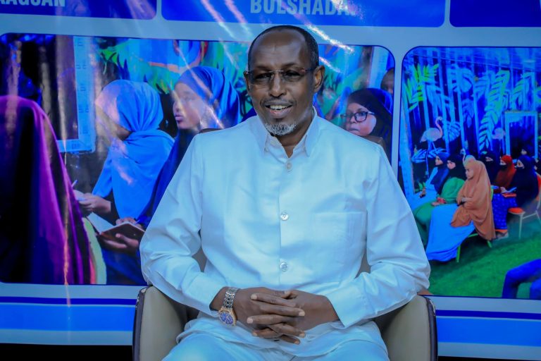 Madaale oo dhaqaajinaya doorasho qof iyo cod – Muxuu sameeyay maanta ...