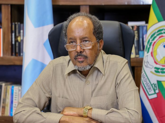 Xasan Sheekh oo ku faanay arrin yaab leh xilli ay si weyn isku hayaan ...