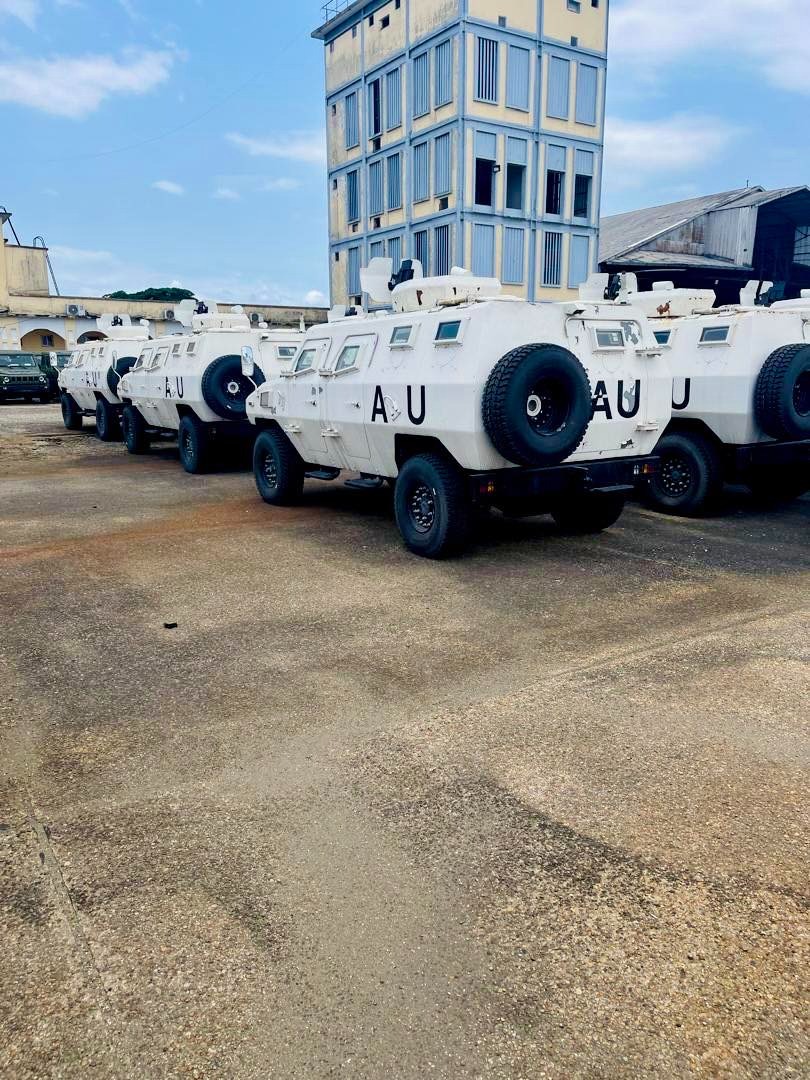 Sawirro: Soomaaliya oo lagu wareejiyey gaadiid dagaal iyo agab militeri ...