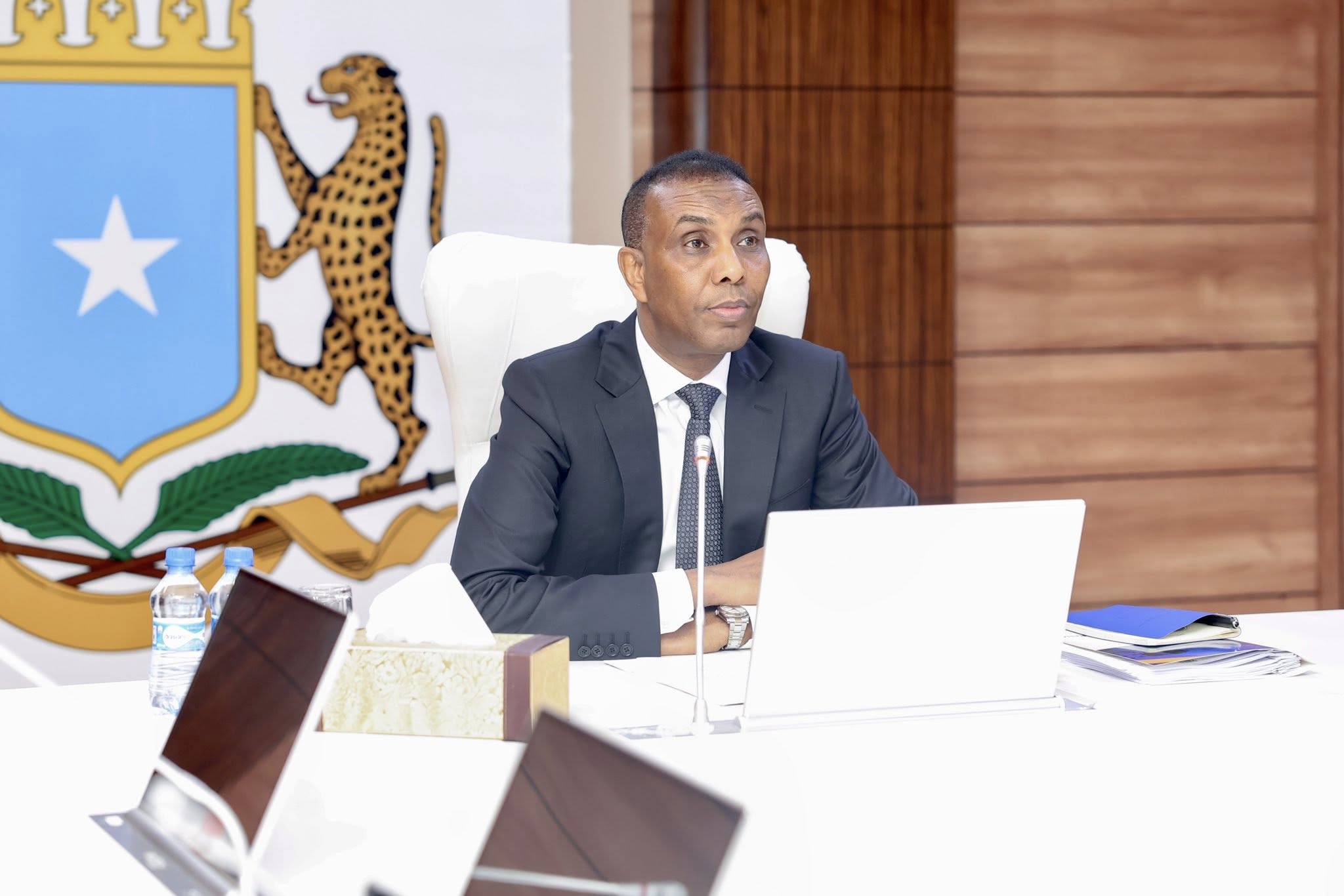 Sawirro: R/Wasaare Xamza oo kulan xasaasi ah la yeeshay guddiga sare ...