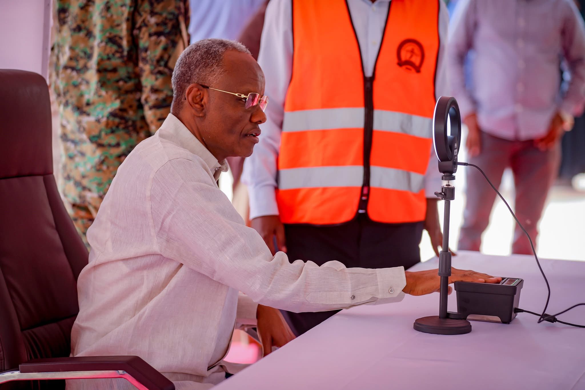 Sawirro: Doorashada qof iyo cod oo maanta ka billaabatay Galmudug iyo K/Galbeed | Caasimada Online