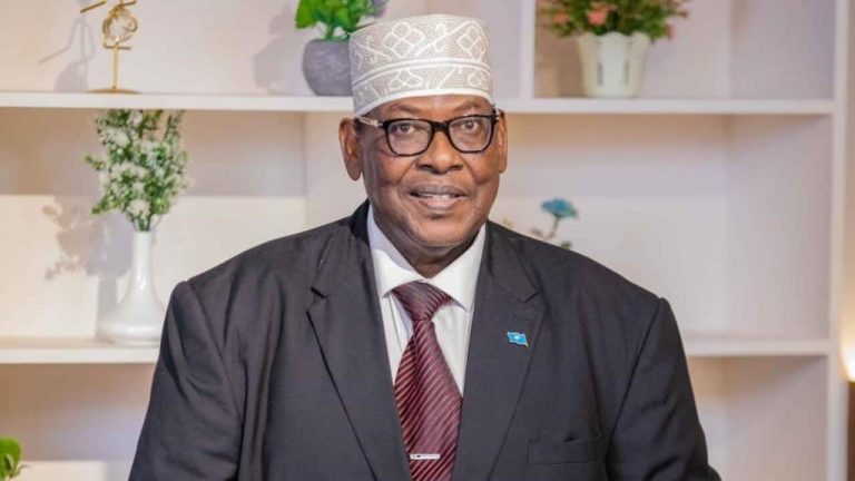 Prof. DALXA oo lagu xayiray garoonka Nairobi iyo sababta | Caasimada Online