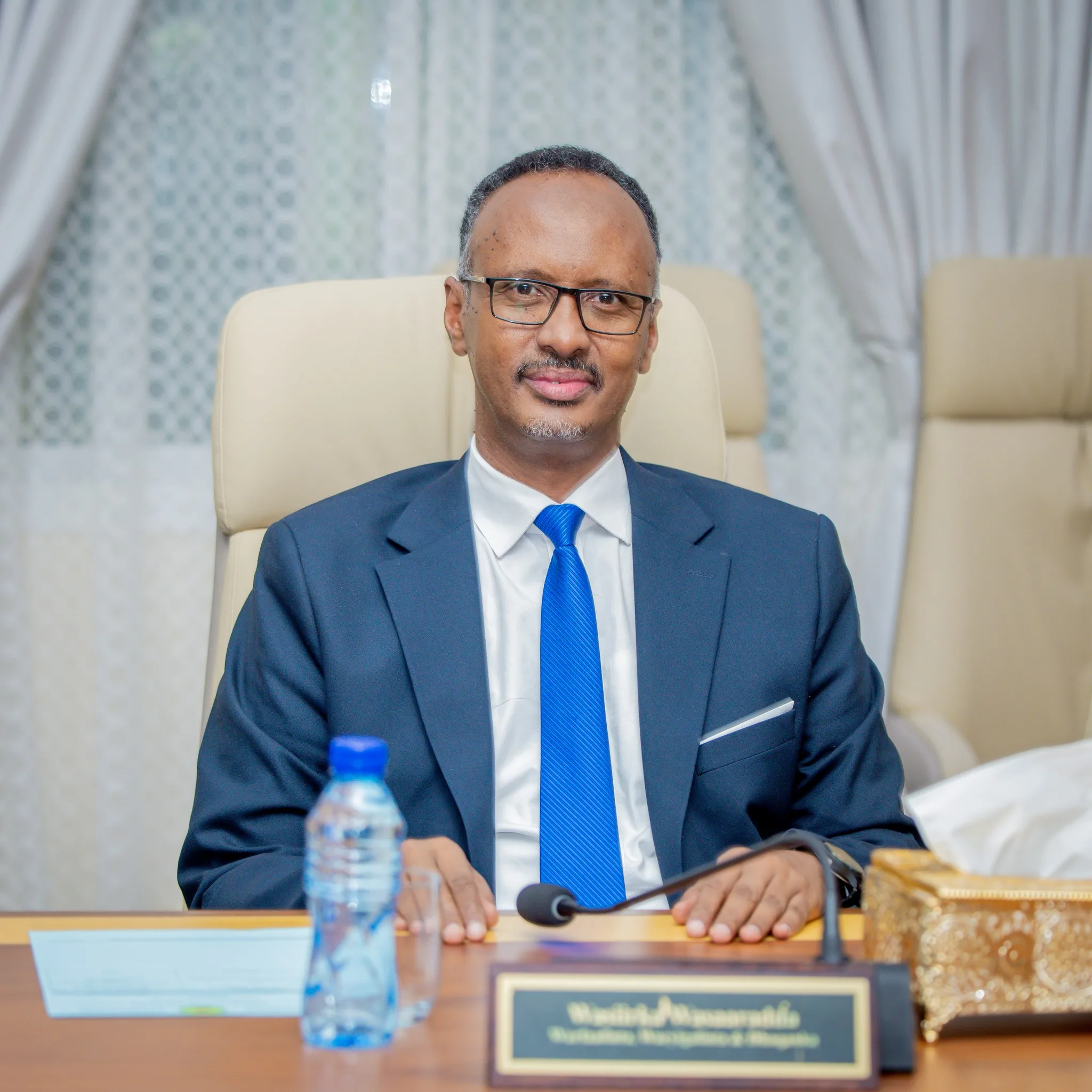Wasiirkii ugu horreeyay oo iska casilay Somaliland kadib rabshadaha Boorama