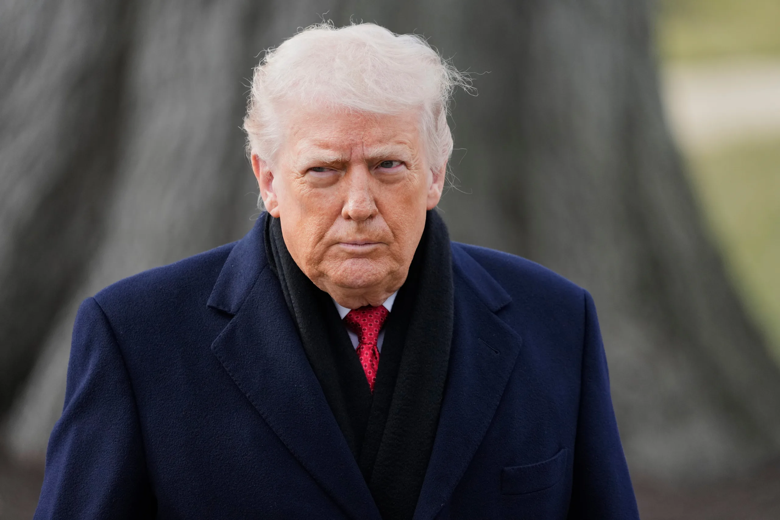 Trump oo raadinaya waddo uu kaga baxo dagaalka Iran kadib markii loo ...